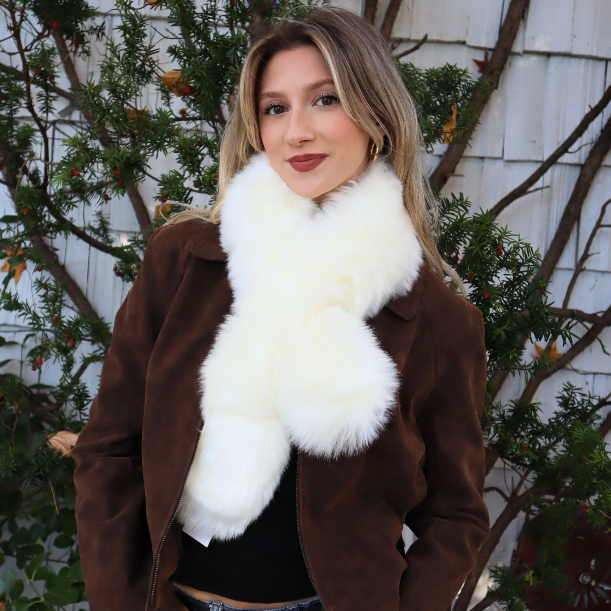 Alanna Keyhole Scarf in White | Madison's Niche